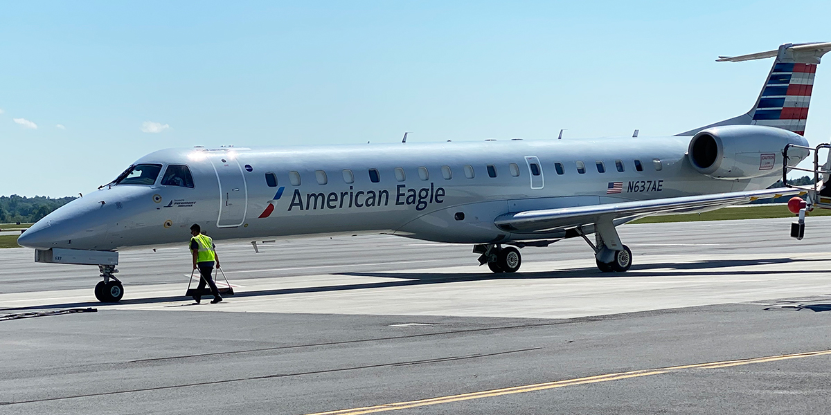 200813american-eagle-plane-airport | Newzjunky
