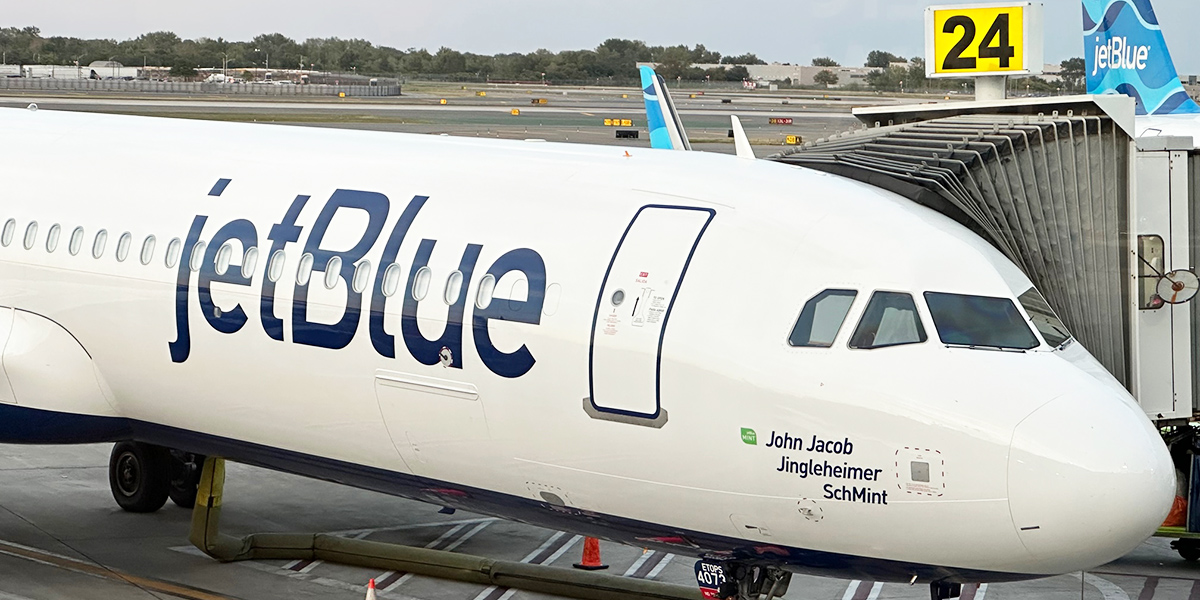 231015airplane-jetblue-gate | Newzjunky